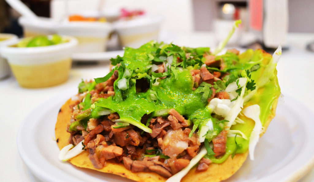 Tostada de maciza de res - Leche con tuna
