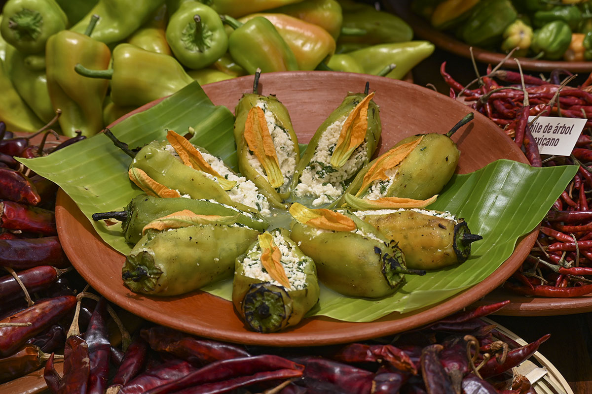 Llaman a rescatar el uso de chiles en la cocina - Leche con tuna